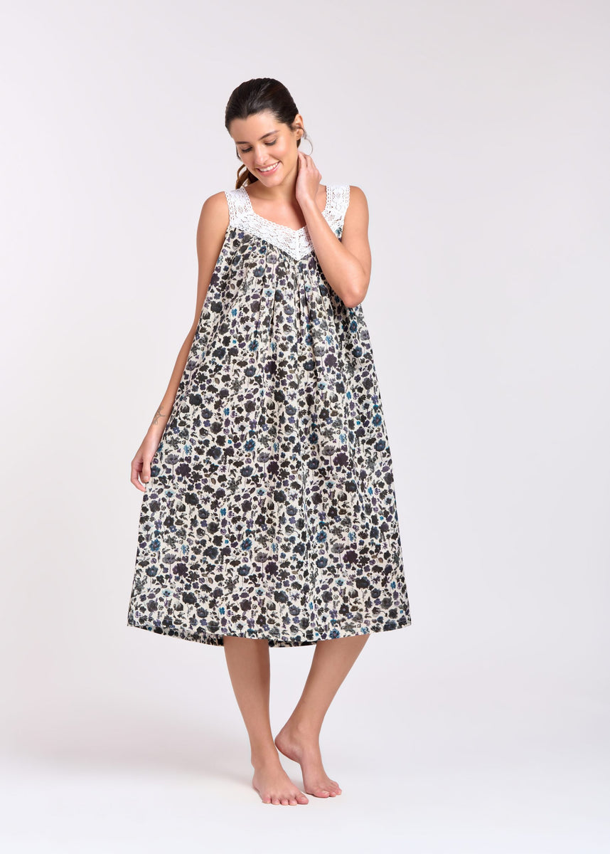 NIGHTIE - V NECK - BLACK & WHITE - SOPHIE – Ruby Dreams Australia